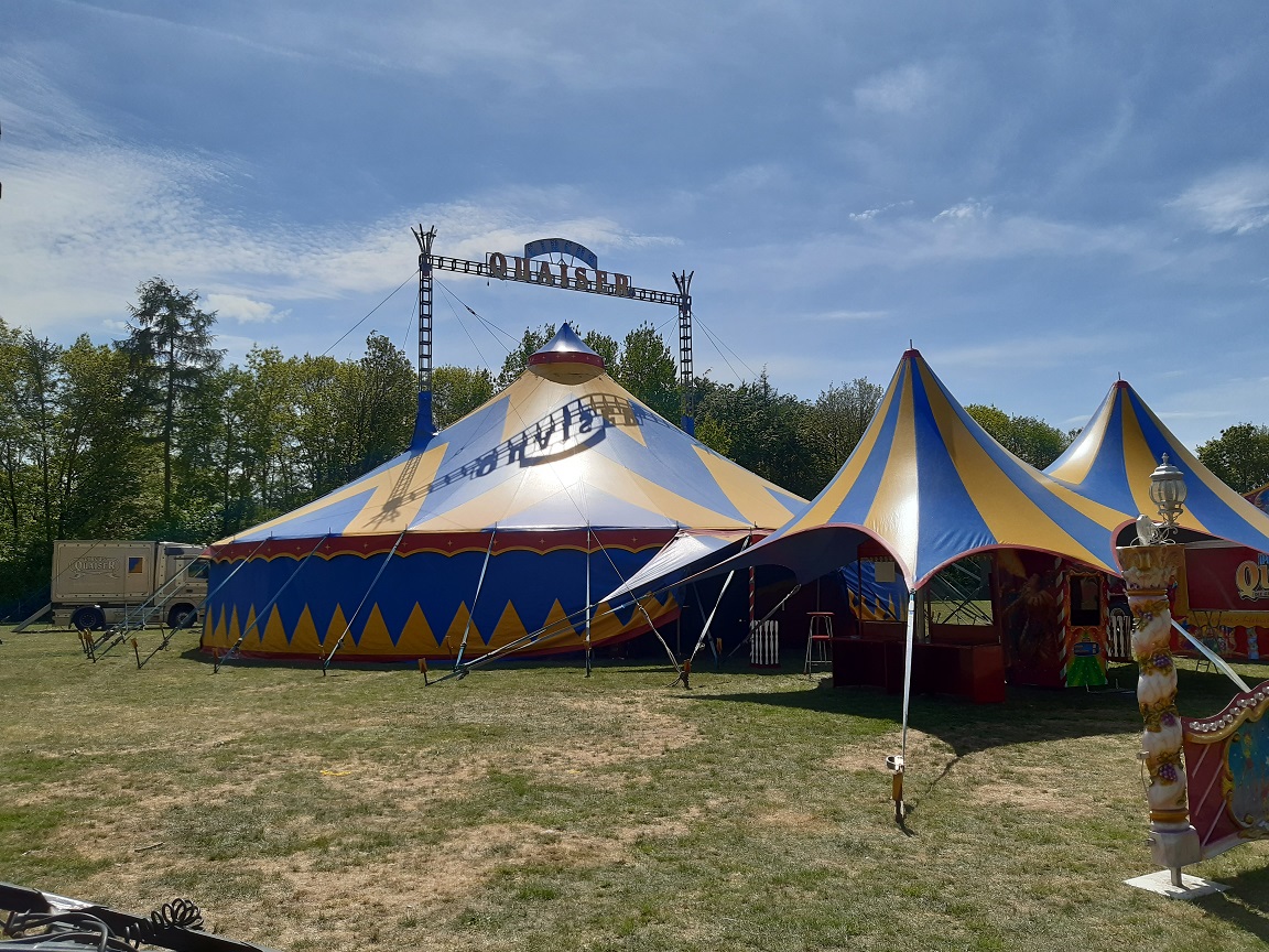 Das Zirkuszelt steht! – Grundschule an der Schwale